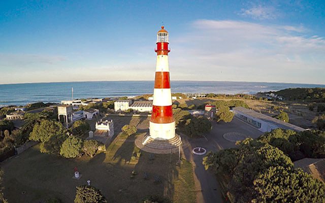Piden derogar la ordenanza por la destilería en el Faro y denuncian ...